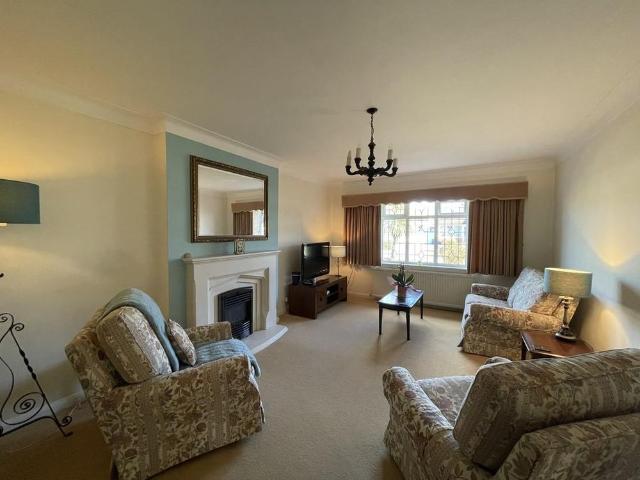 2 bedroom detached bungalow to rent