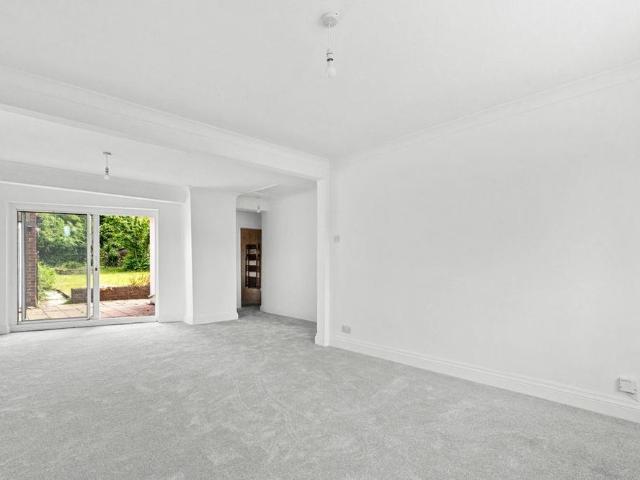2 bedroom detached bungalow to rent