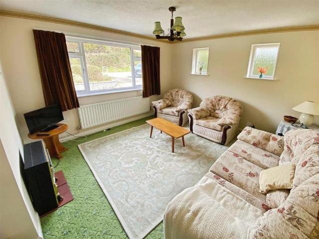 2 bedroom detached bungalow to rent