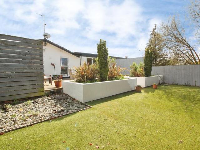 2 bedroom detached bungalow to rent