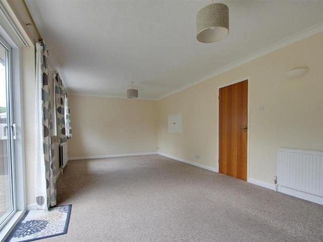2 bedroom detached bungalow to rent