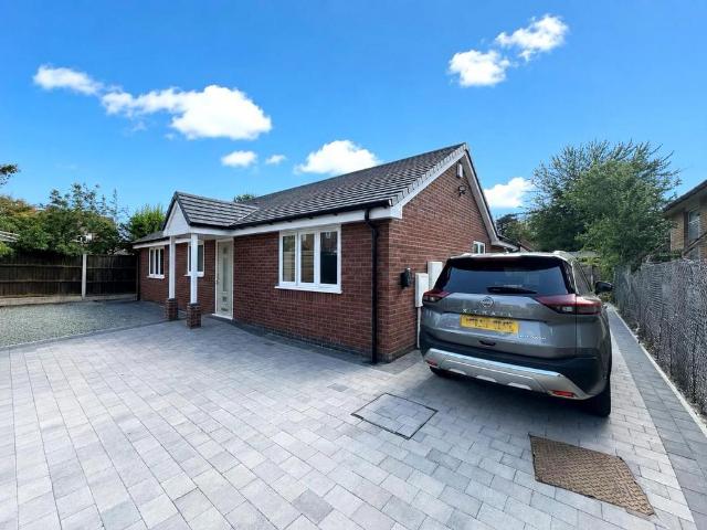 2 bedroom detached bungalow to rent