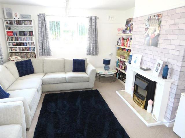 2 bedroom detached bungalow to rent
