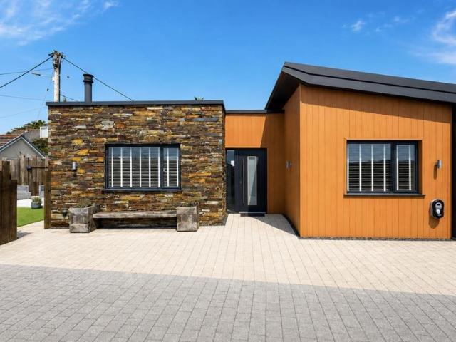 2 bedroom detached bungalow to rent