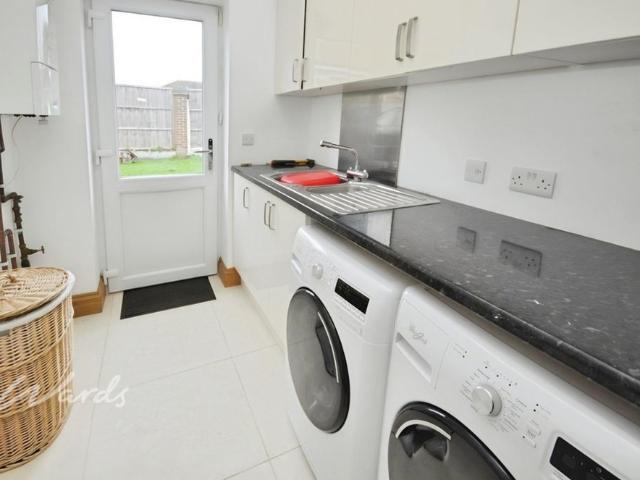 2 bedroom detached bungalow to rent
