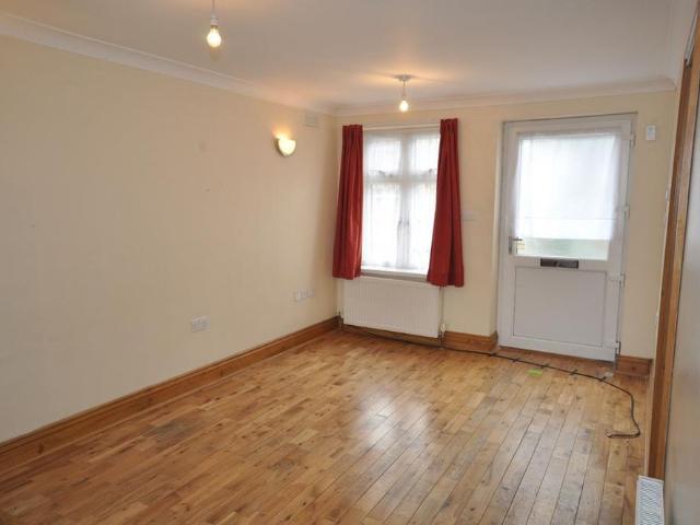 2 bedroom detached bungalow to rent