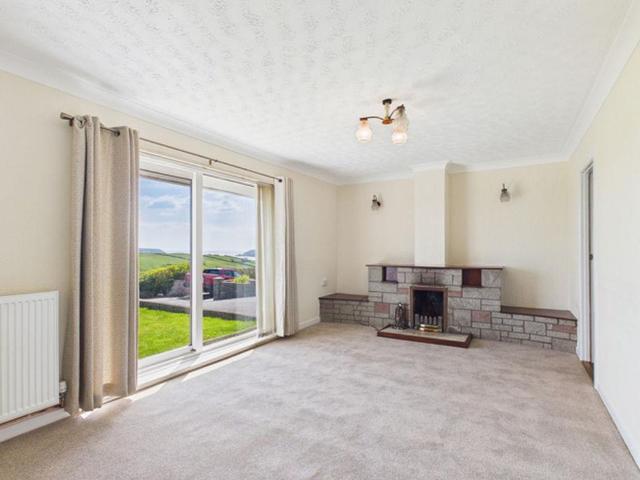 2 bedroom detached bungalow to rent