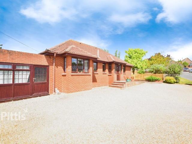 2 bedroom detached bungalow to rent