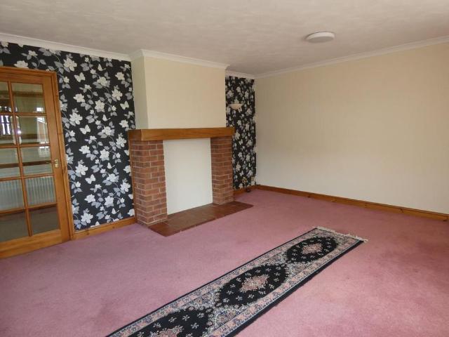 2 bedroom detached bungalow to rent