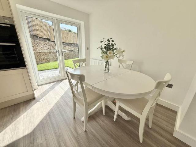 2 bedroom detached bungalow to rent