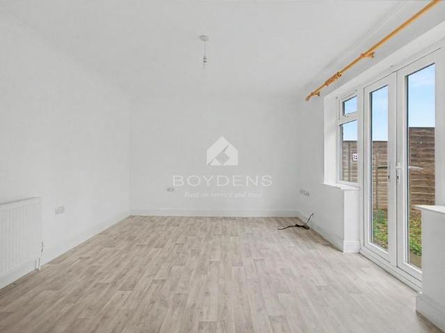 2 bedroom detached bungalow to rent