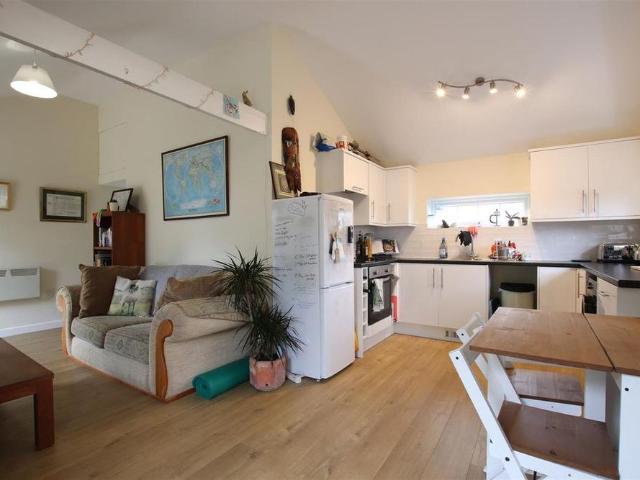 2 bedroom detached bungalow to rent