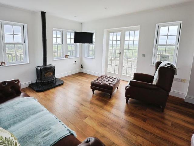 2 bedroom detached bungalow to rent