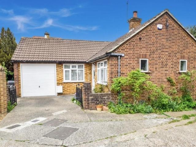 2 bedroom detached bungalow to rent