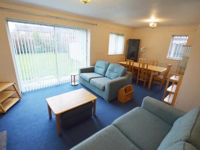 2 bedroom detached bungalow to rent