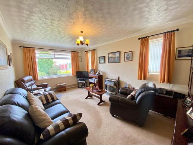 3 bedroom detached bungalow to rent