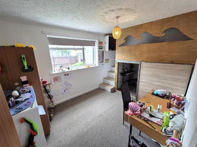 2 bedroom detached bungalow to rent