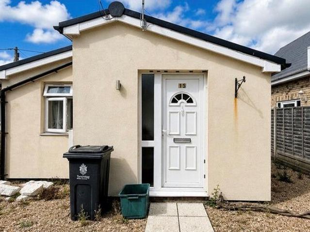 2 bedroom detached bungalow to rent