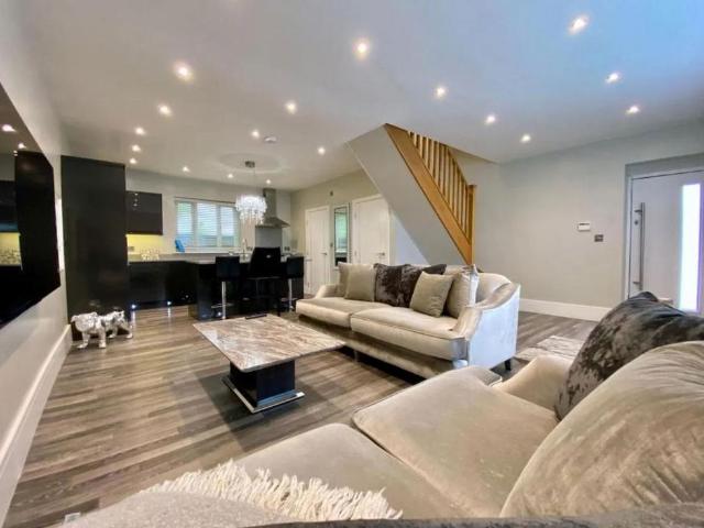 2 bedroom detached bungalow to rent