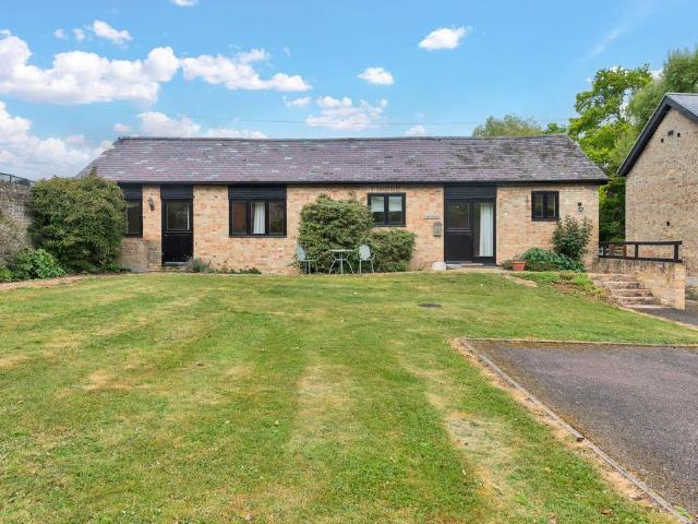 2 bedroom detached bungalow to rent