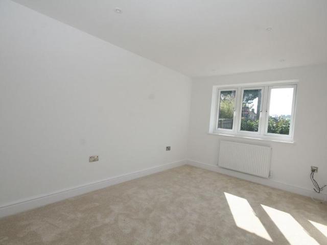 2 bedroom detached bungalow to rent