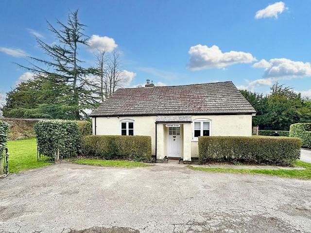 2 bedroom detached bungalow to rent