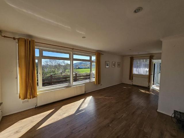 2 bedroom detached bungalow to rent