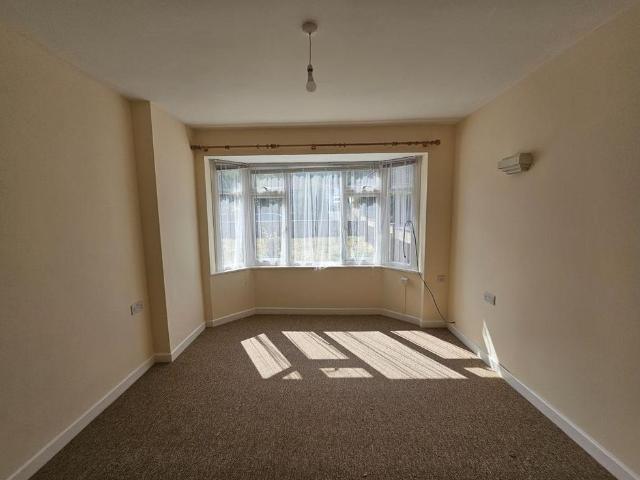 2 bedroom detached bungalow to rent