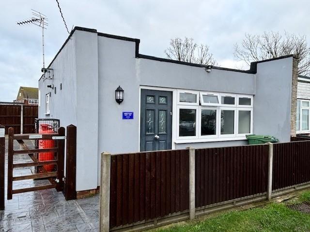 2 bedroom detached bungalow to rent