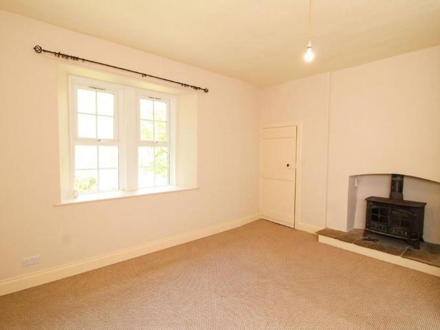 2 bedroom detached bungalow to rent