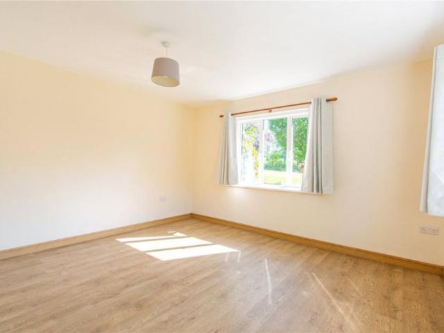 2 bedroom detached bungalow to rent