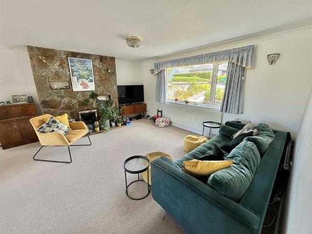 2 bedroom detached bungalow to rent