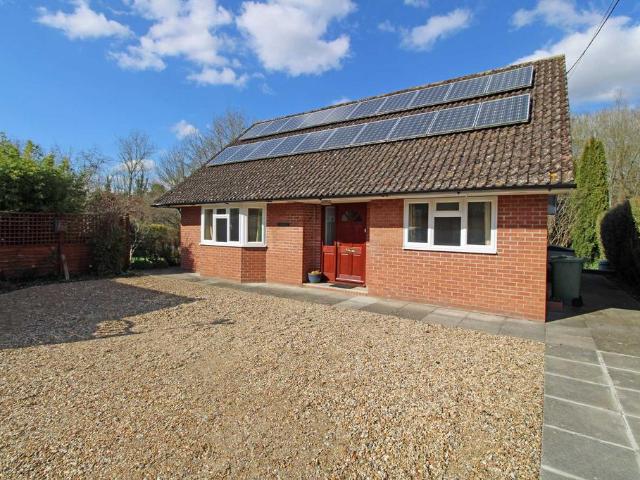 2 bedroom detached bungalow to rent