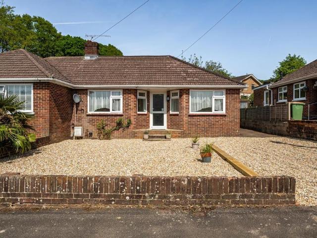 2 bedroom detached bungalow to rent