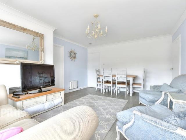 2 bedroom detached bungalow to rent