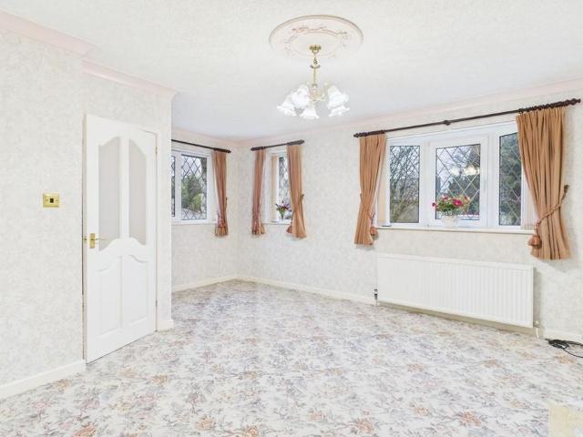 2 bedroom detached bungalow to rent