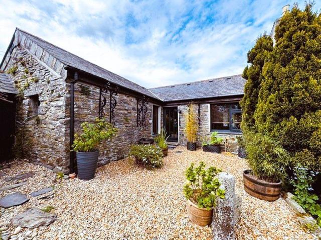 2 bedroom detached bungalow to rent