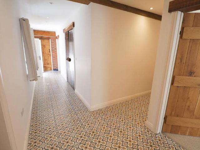 2 bedroom detached bungalow to rent