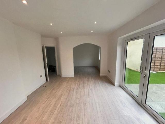 2 bedroom detached bungalow to rent