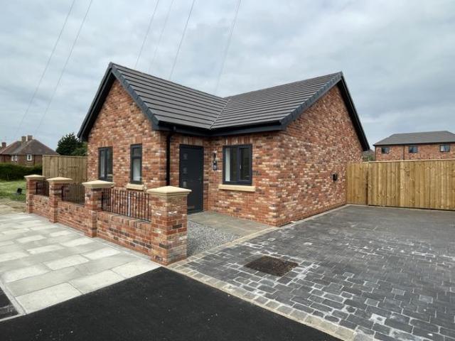 2 bedroom detached bungalow to rent