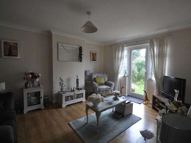 2 bedroom detached bungalow to rent