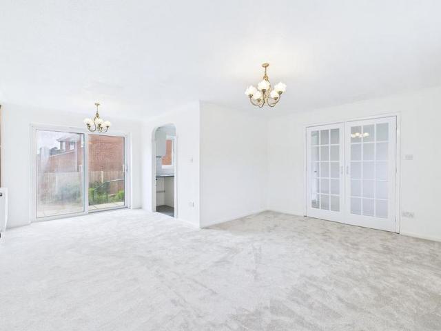 2 bedroom detached bungalow to rent