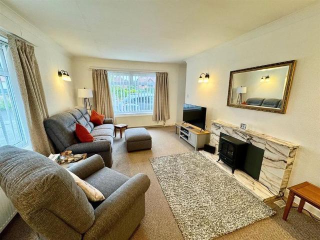 2 bedroom detached bungalow to rent