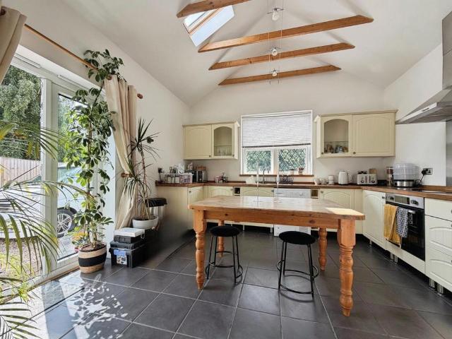 2 bedroom detached bungalow to rent
