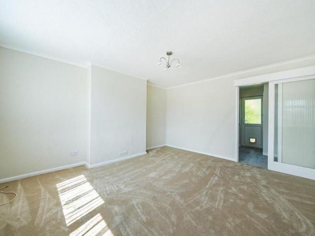 2 bedroom detached bungalow to rent