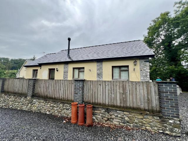 2 bedroom detached bungalow to rent