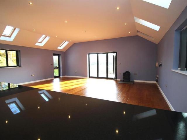 2 bedroom detached bungalow to rent