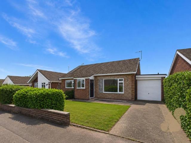 2 bedroom detached bungalow to rent