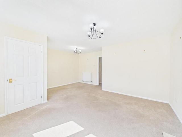 2 bedroom detached bungalow to rent
