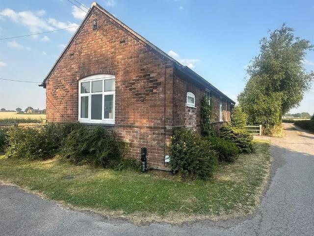 2 bedroom detached bungalow to rent